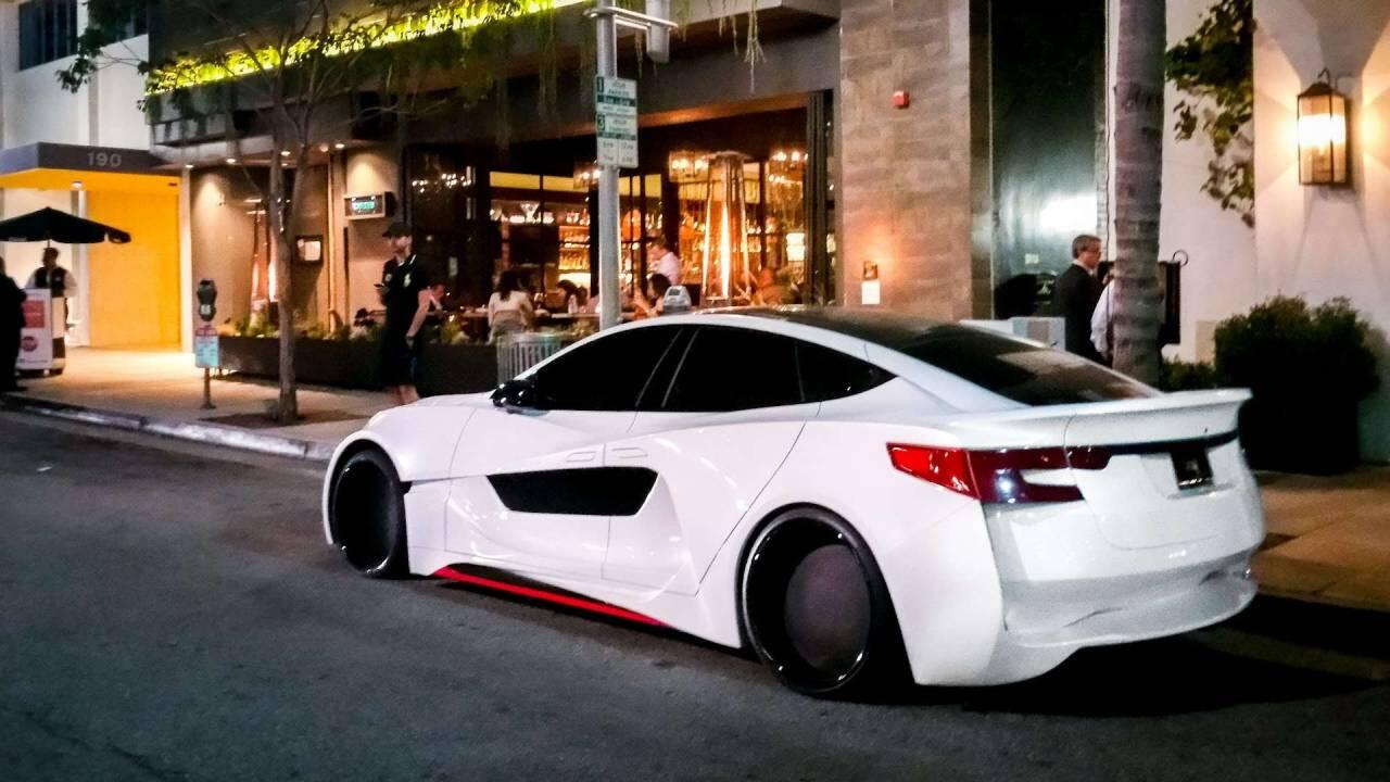 Tunnetun räppärin Tesla Model S on niin hurjasti kustomoitu, että sitä ...