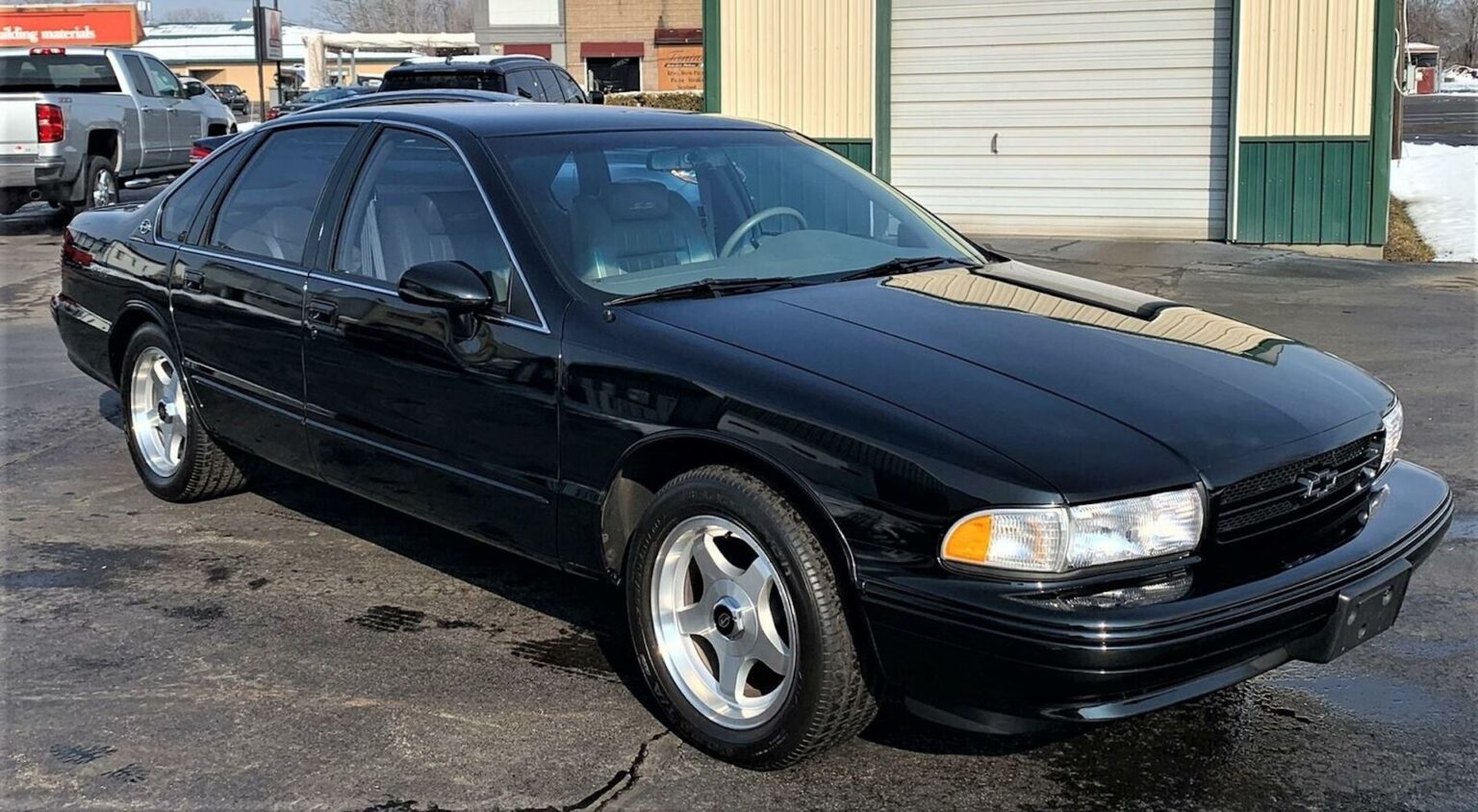 10 000 kilometriä ajettu Chevrolet Impala SS on 90-luvun tehosedan