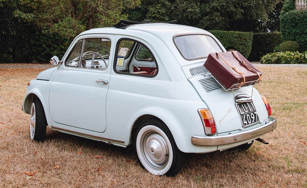 Vanha Fiat 500 on klassikko, jonka ympärillä toimii kokonainen ...